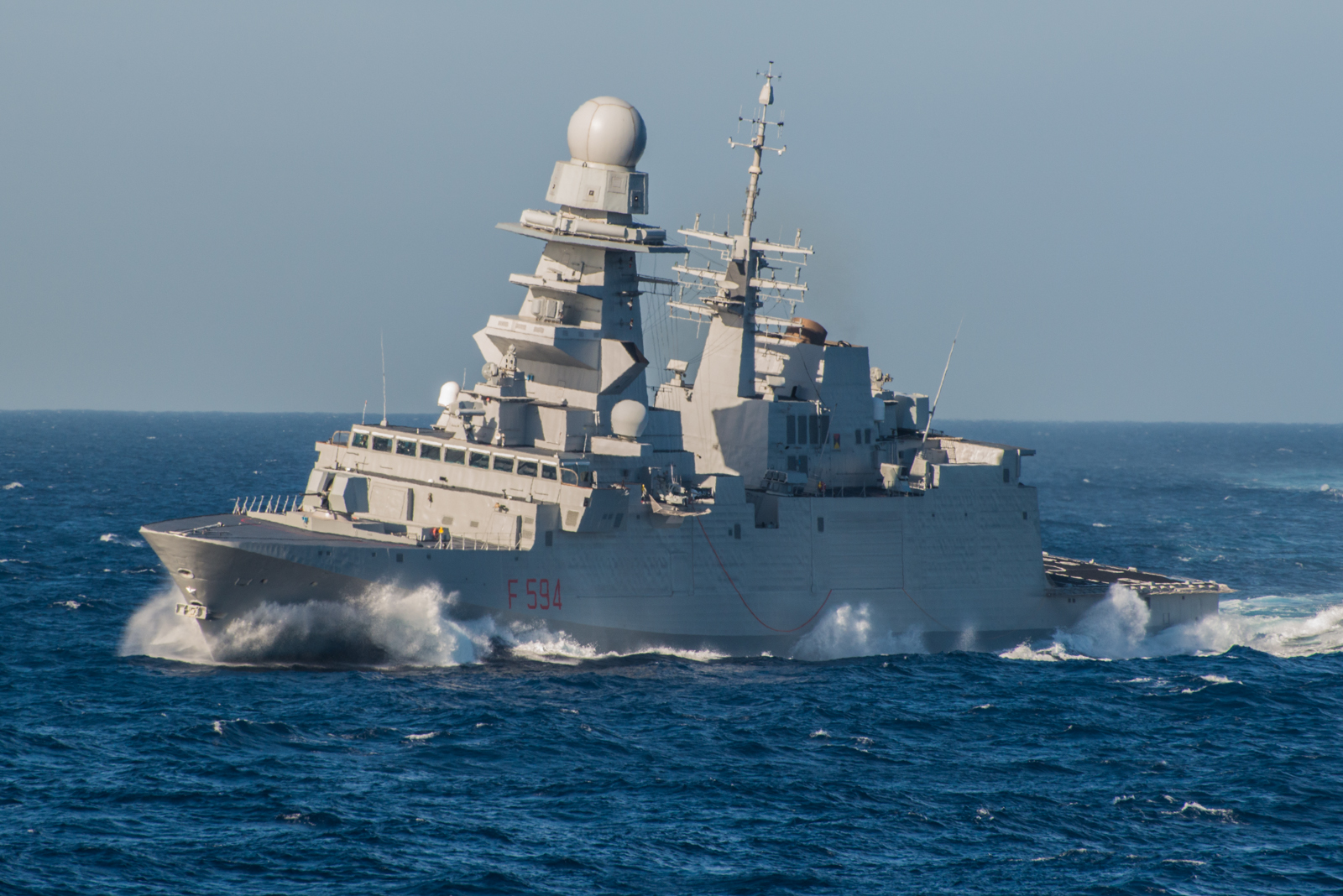 La nave "Alpino" della Marina Militare arriverà a Genova e sarà ...